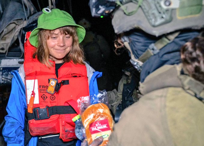 Greta v ne-bezpečí aneb O plavbě do Gazy, utopených mobilech a okupačních sendvičích ...